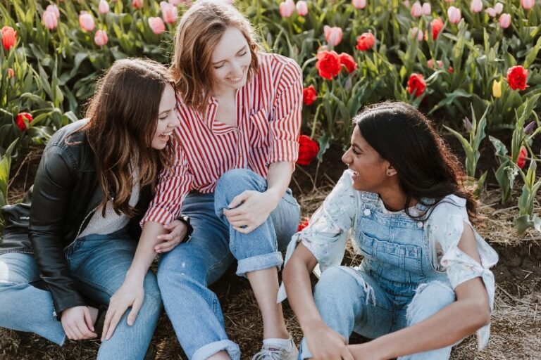 11 Wonderful Ways to Catch Someone's Attention - Good life begin